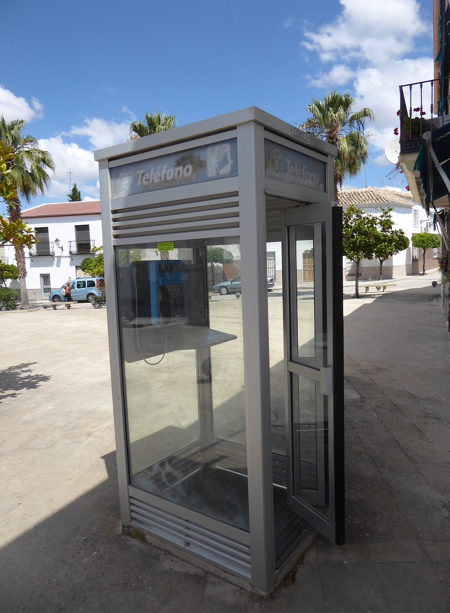 Descubriendo el valor de las viejas cabinas telefónicas…por el mundo ...